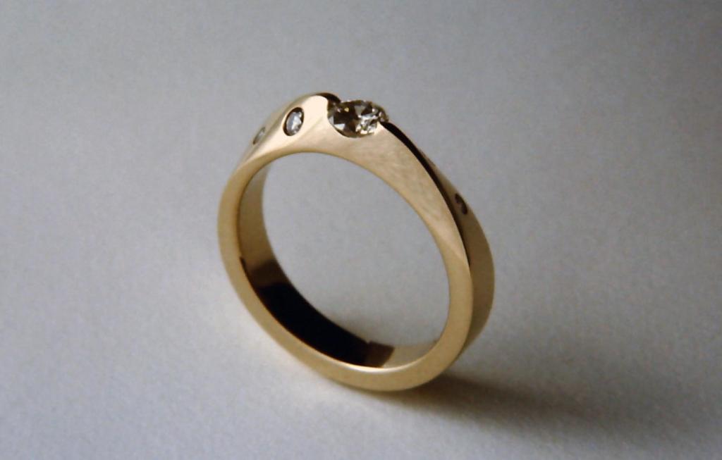 Diamond Ring "continuous surface design" | Rings | Wesley Harris MFA